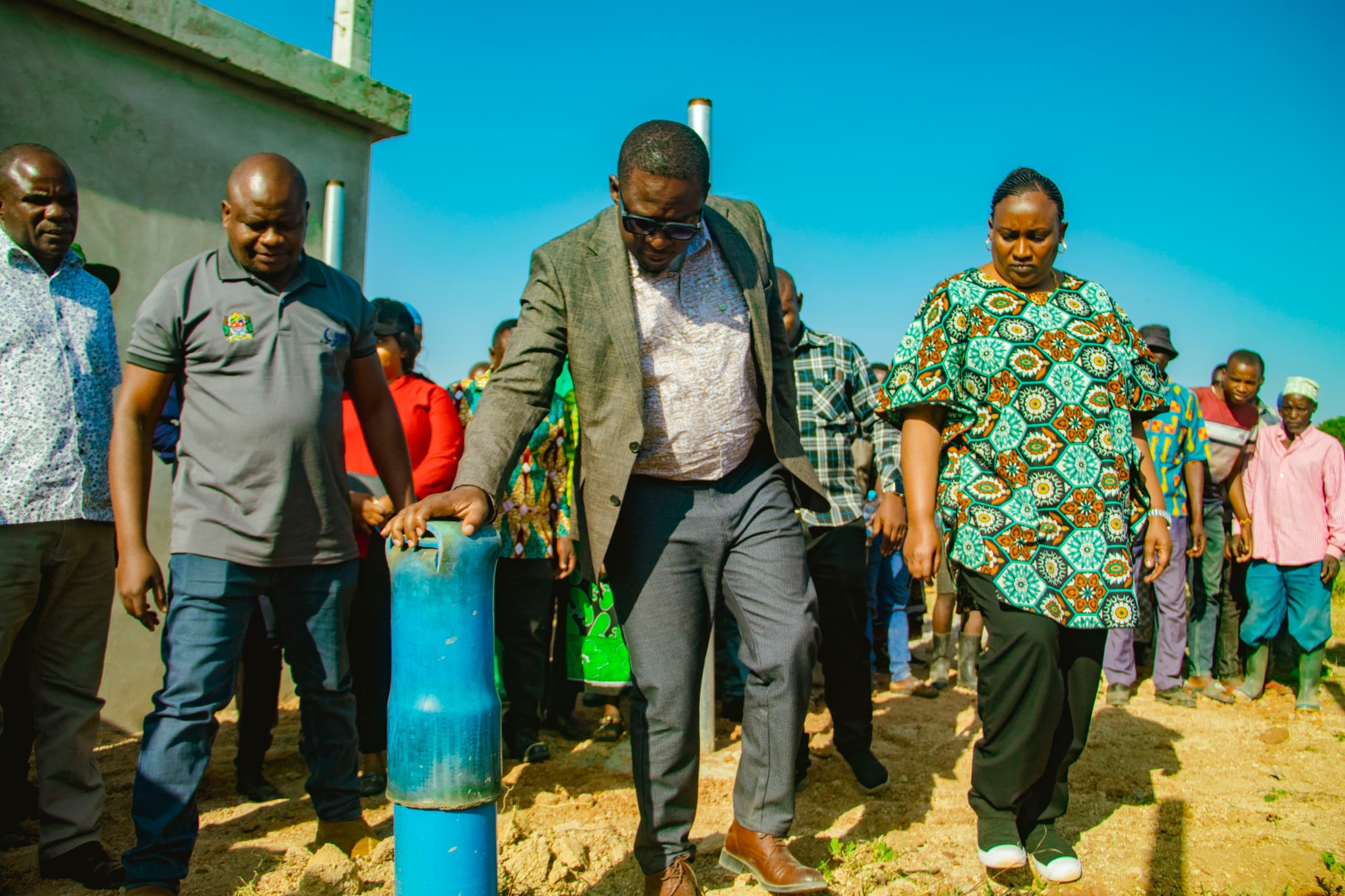 TUWASA | KUNDO AKAGUA MIRADI YA MAJI TABORA AWATAKA WANANCHI KUTUNZA ...